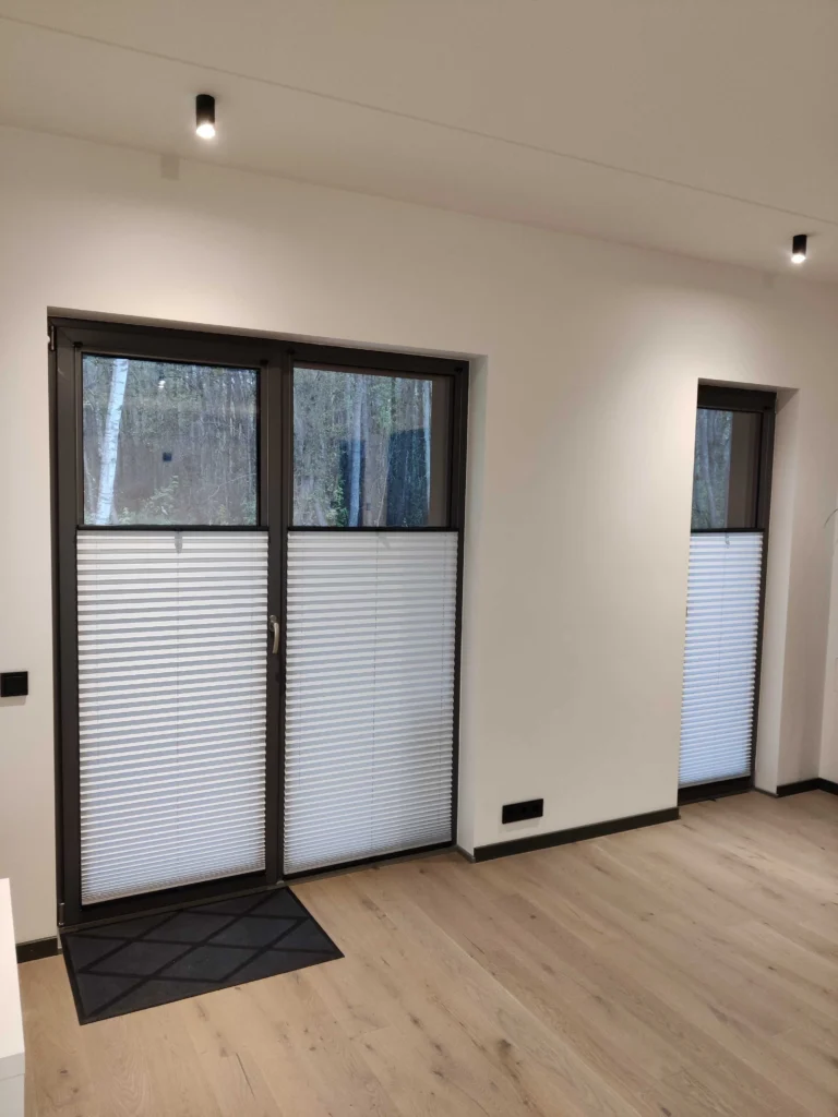 Pimendavad voldikkardinad kontorituppa - Kardinapoisid